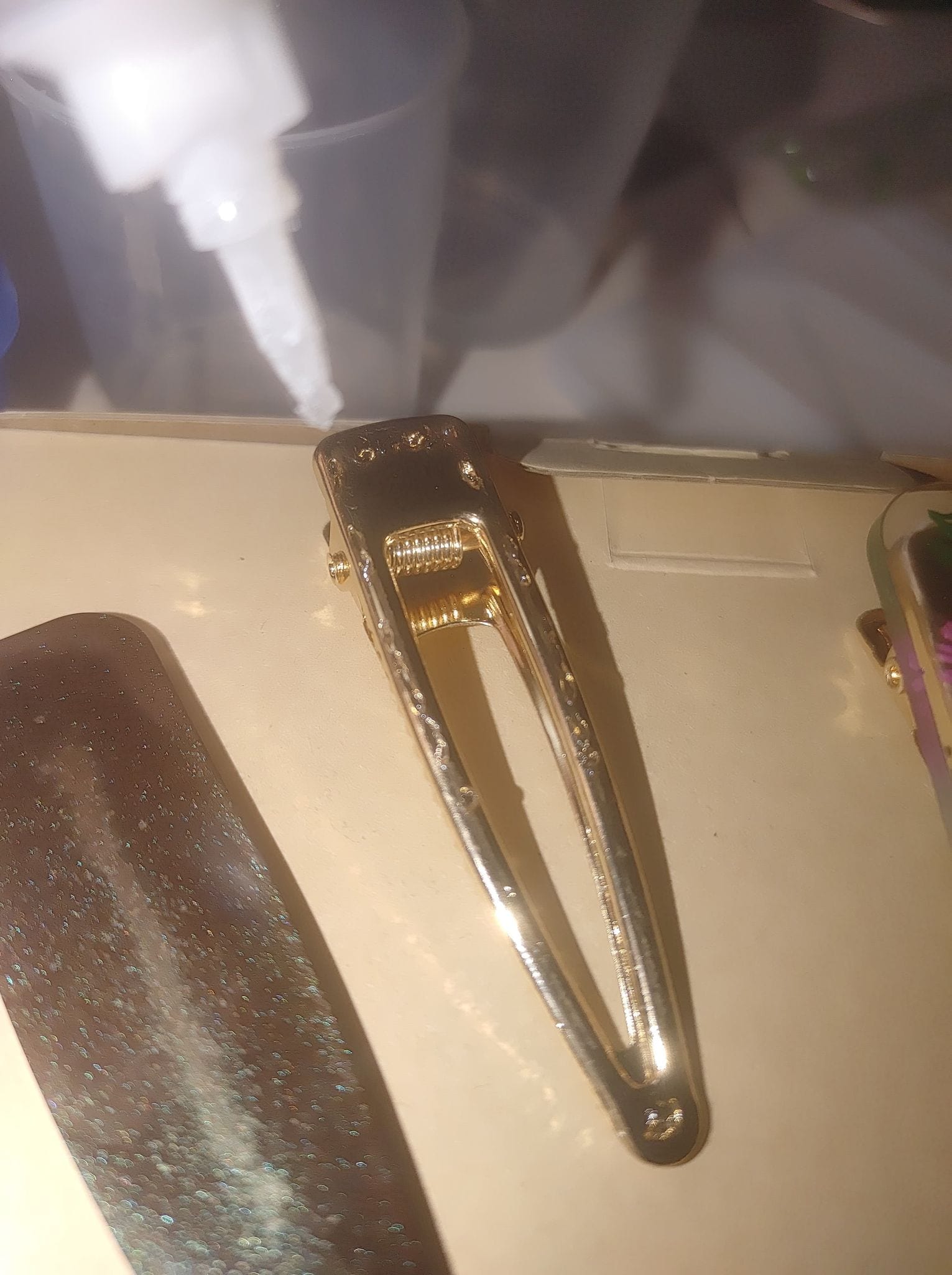 How To Make Your Own Cute Resin Hair Clips - Sincere Mommy